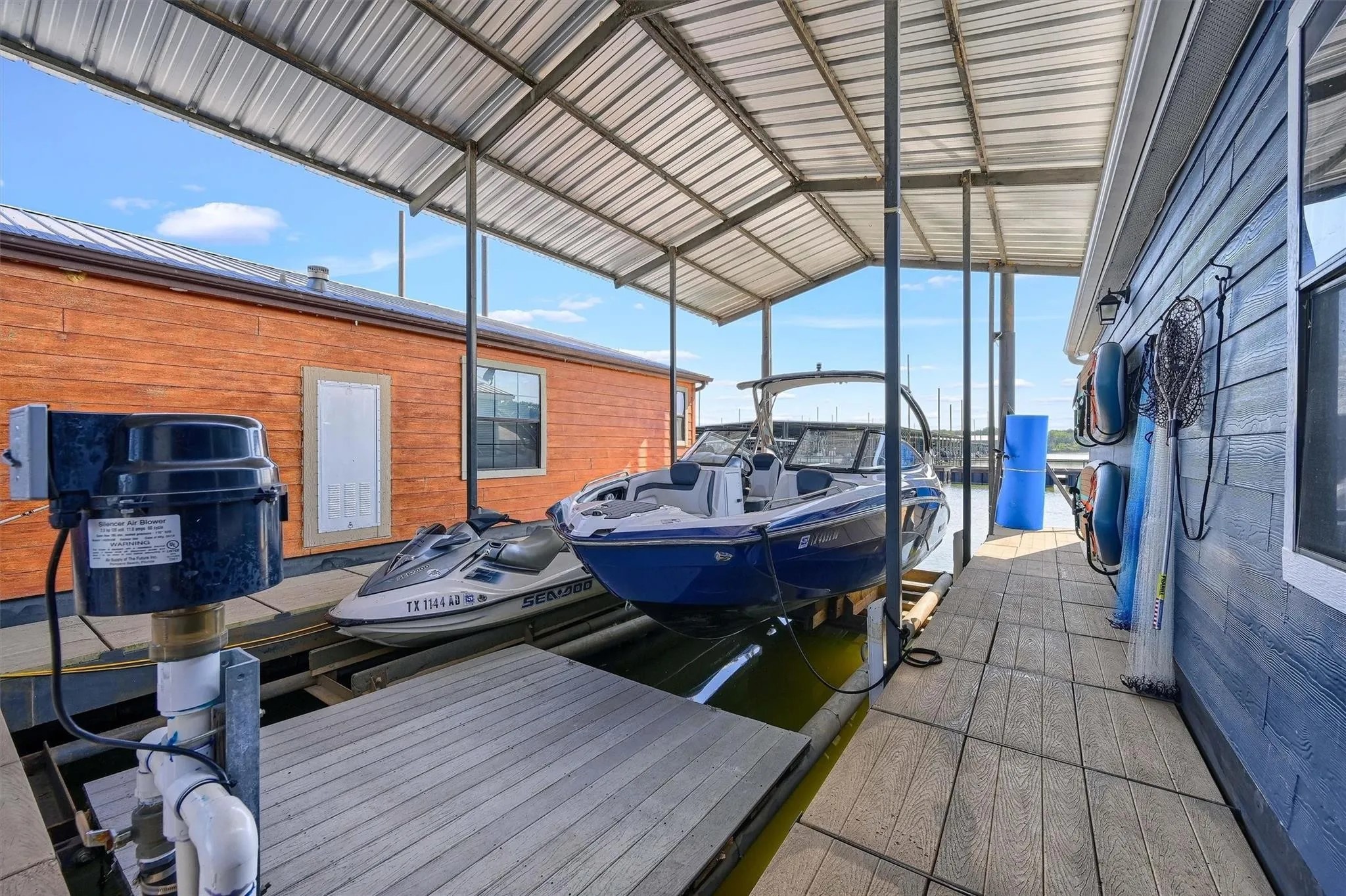 Admiral Way #1 - RECENTLY REDUCED | Floating Home Sales | Flowing Wells ...