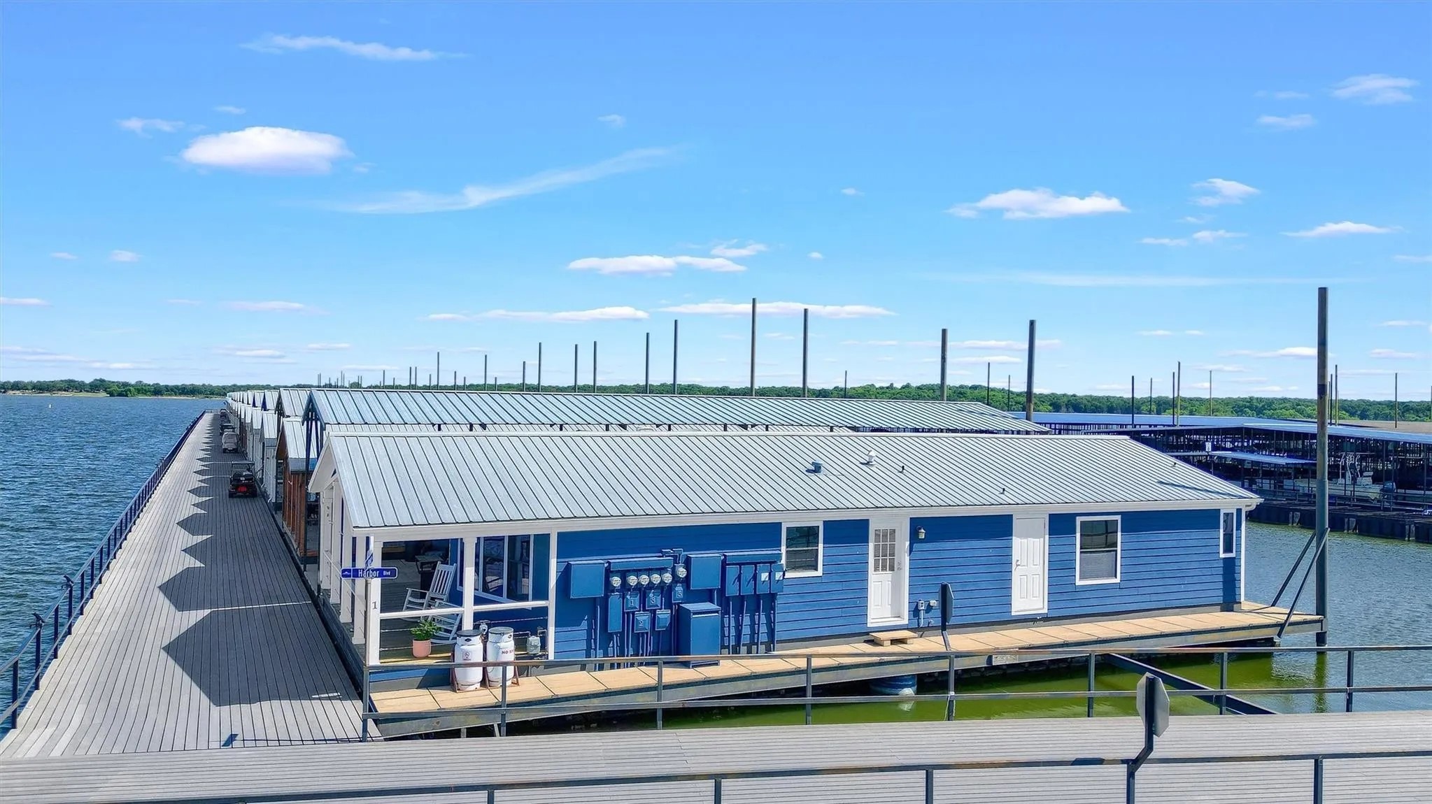 Admiral Way #1 - RECENTLY REDUCED | Floating Home Sales | Flowing Wells ...