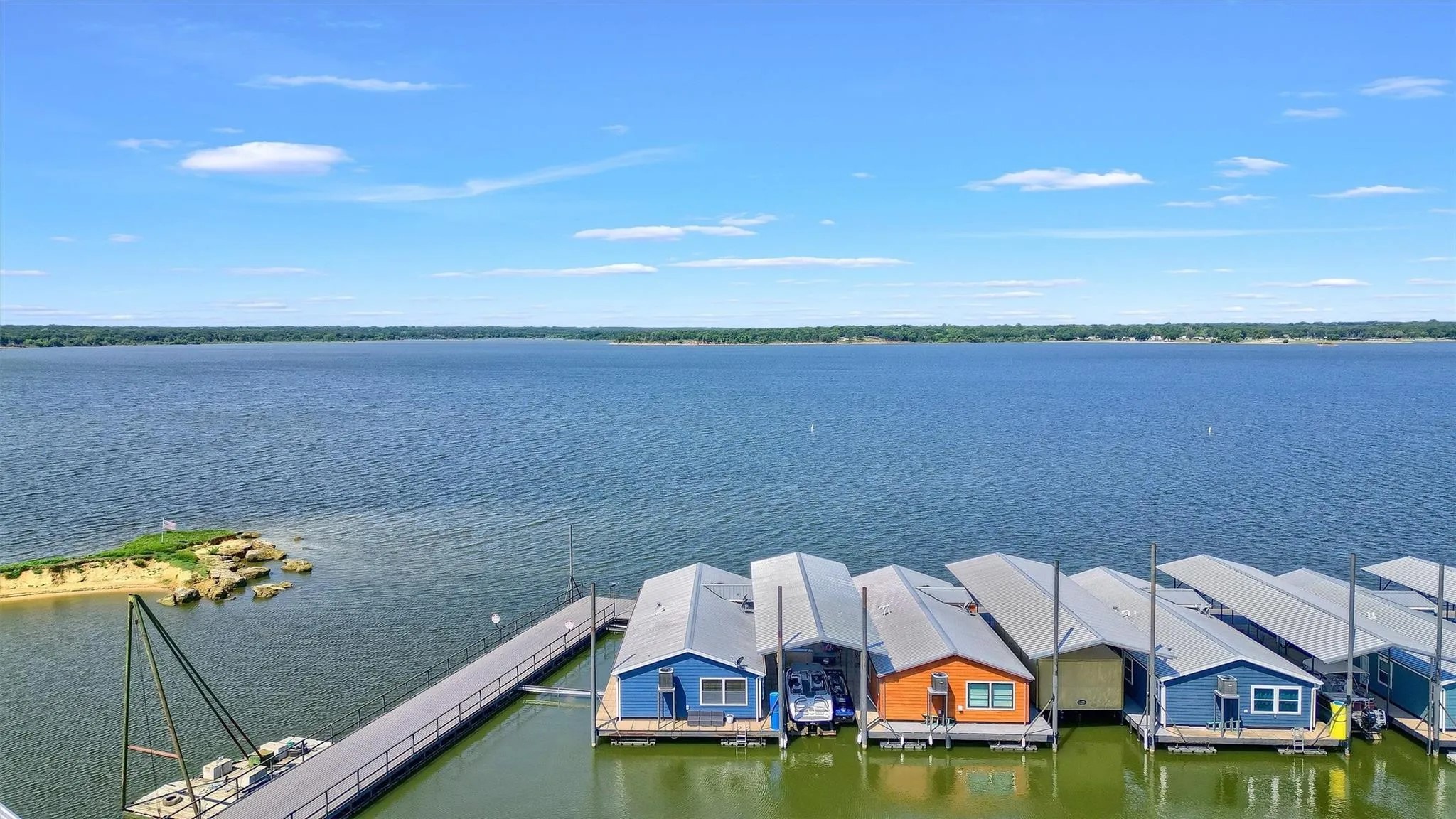 Admiral Way #1 - RECENTLY REDUCED | Floating Home Sales | Flowing Wells ...