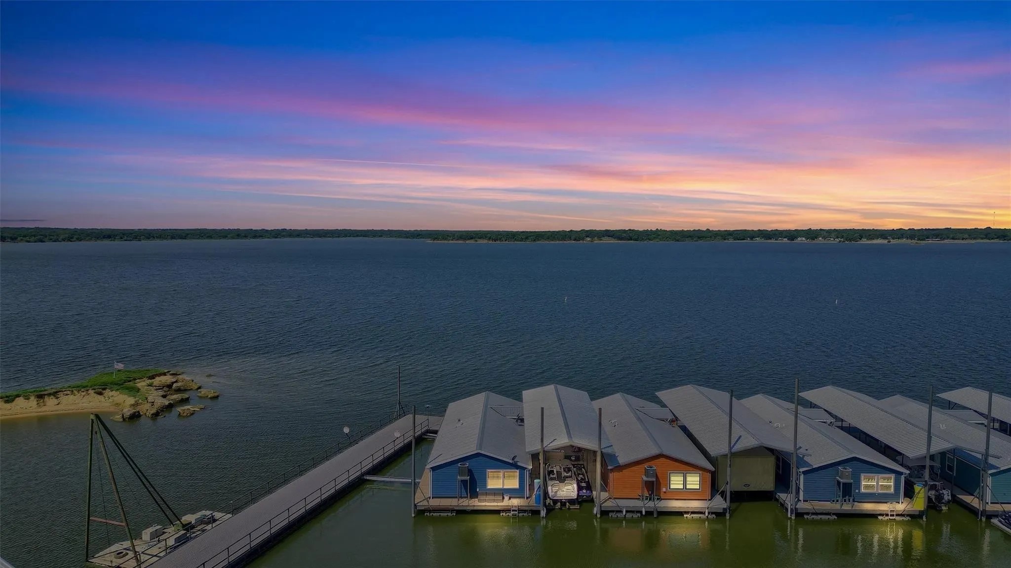 Admiral Way #1 - RECENTLY REDUCED | Floating Home Sales | Flowing Wells ...