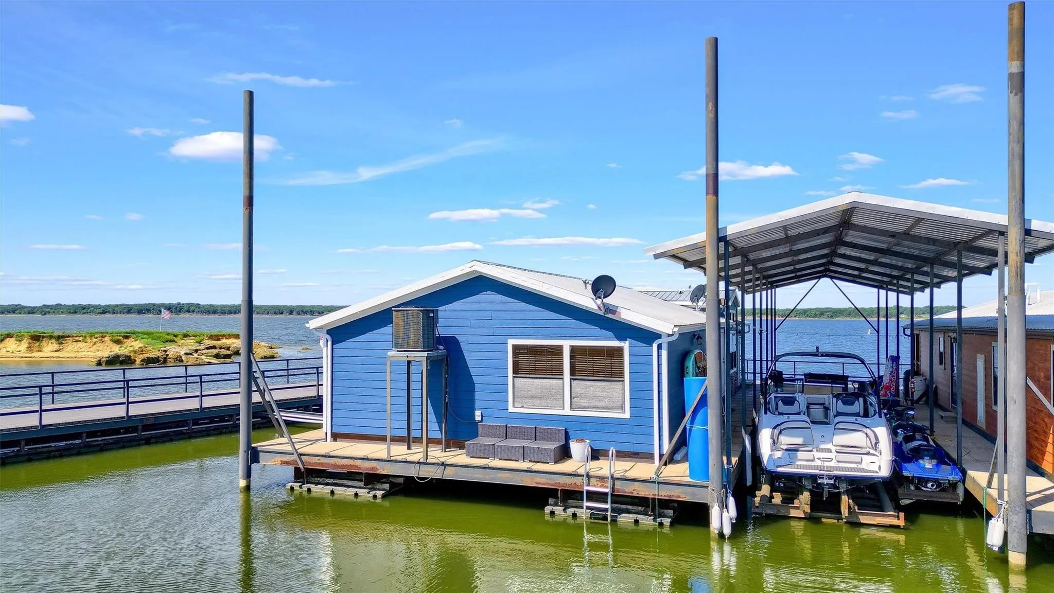 Admiral Way #1 - RECENTLY REDUCED | Floating Home Sales | Flowing Wells ...