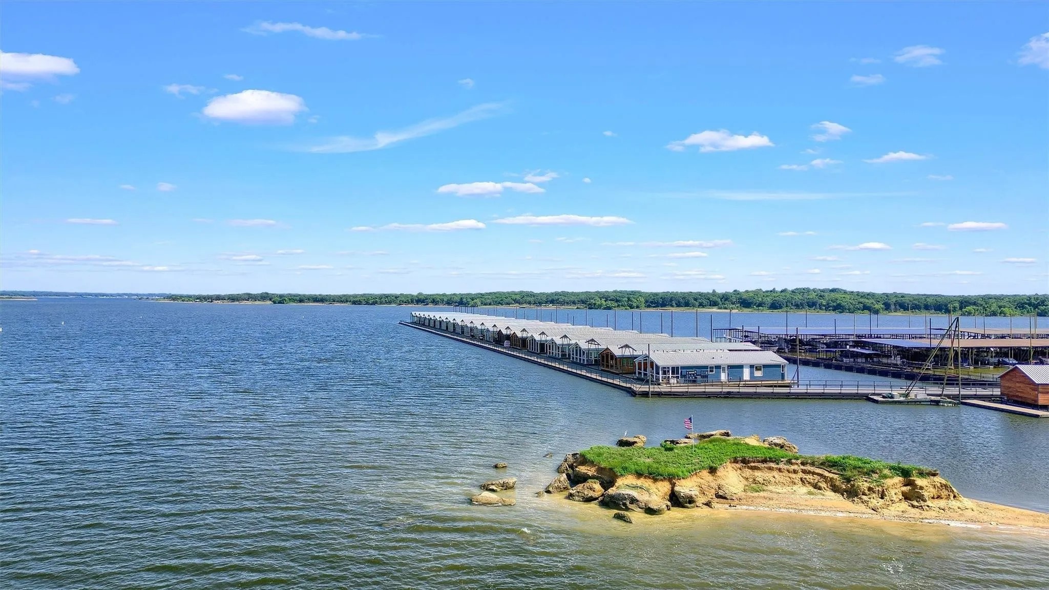 Admiral Way #1 - RECENTLY REDUCED | Floating Home Sales | Flowing Wells ...